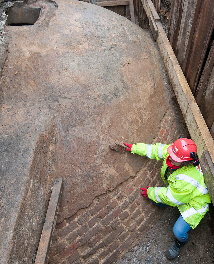 THE INSIDE OF A REDISCOVERED ICE HOUSE NEAR REGENT’S PARK IN CENTRAL ...
